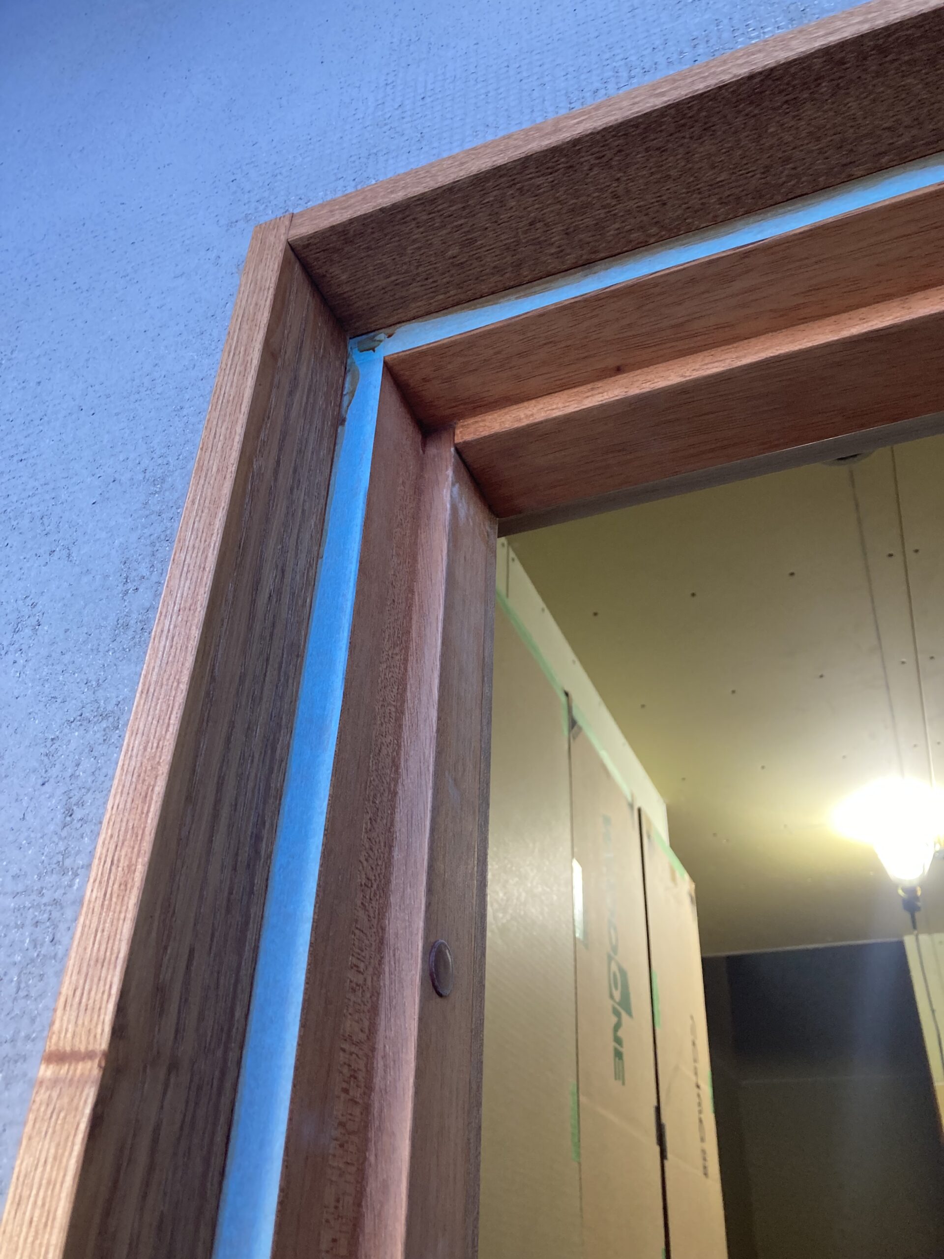 486玄関枠塗装 | アセットフォー